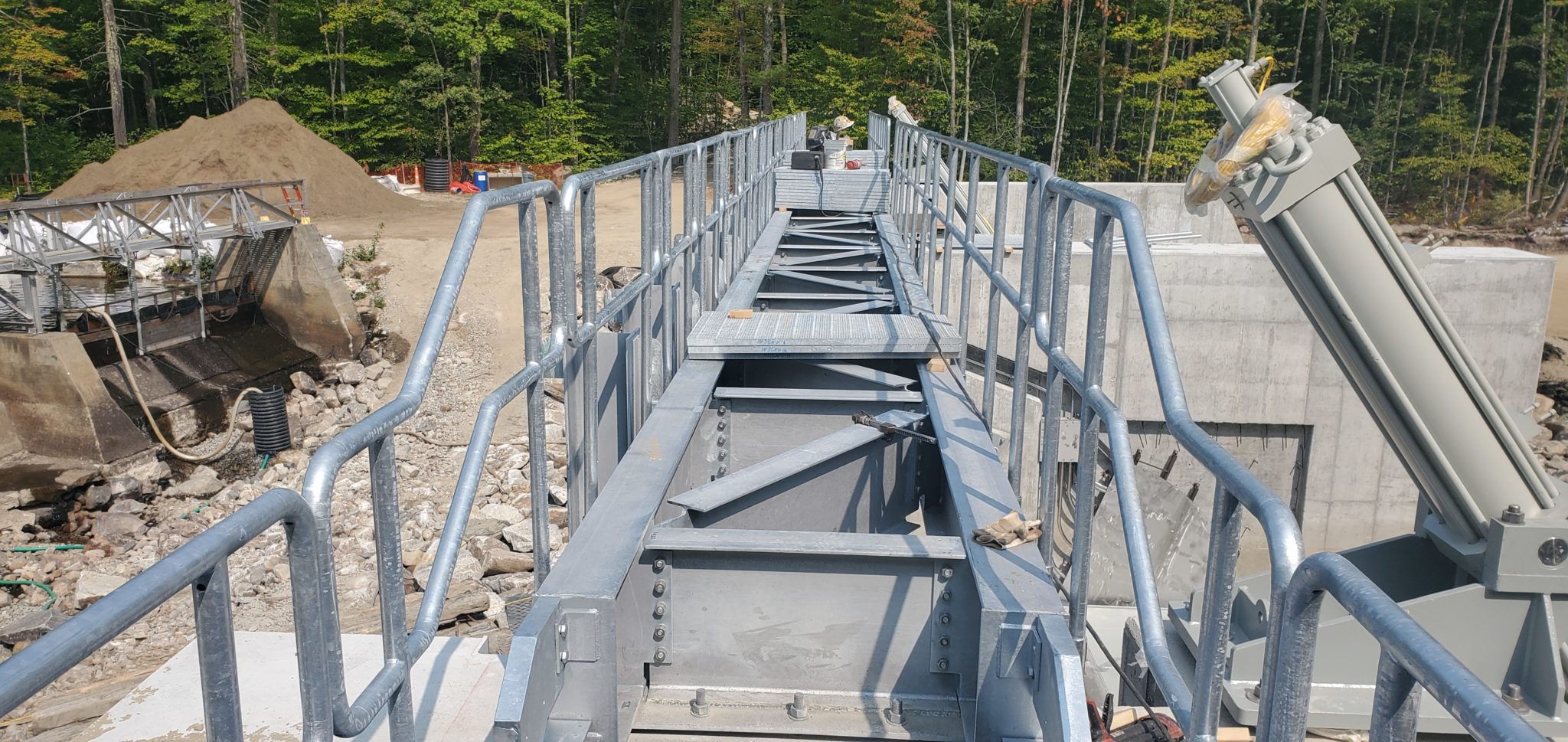 Catwalk Pix and Other Shots Highlight Dam Construction Progress ...